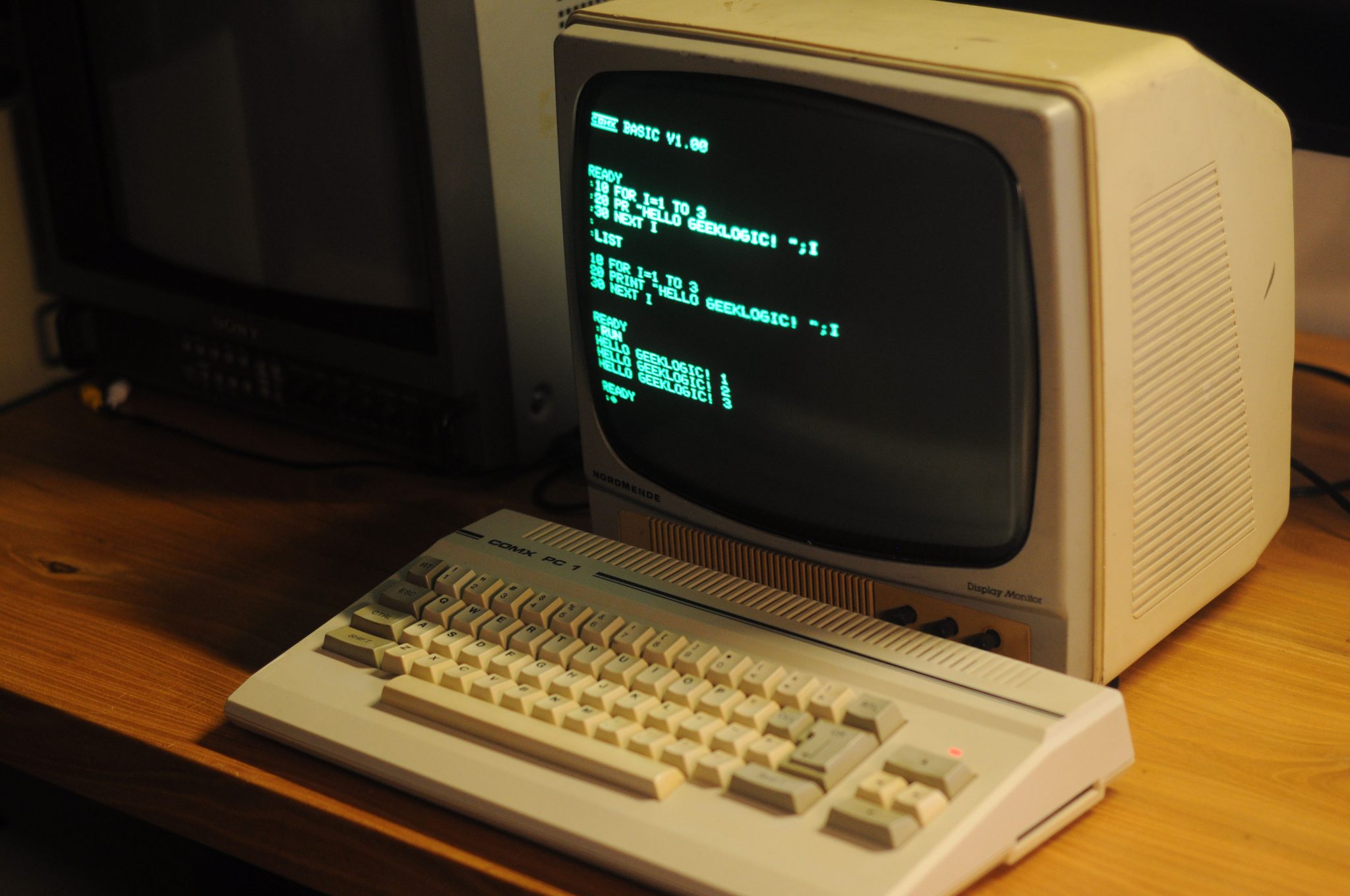 COMX PC1 - GeekLogic - 8Bit Vintage Computer COMX PC1