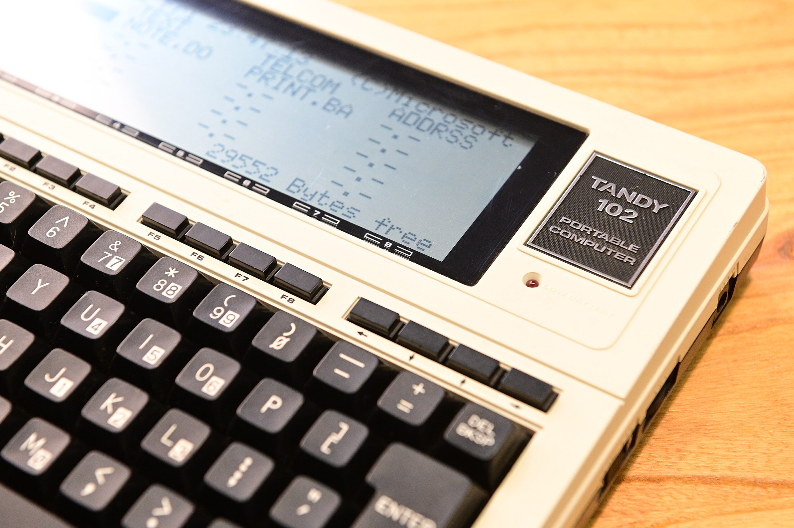 传奇100——TRS-80 Model 100 - GeekLogic