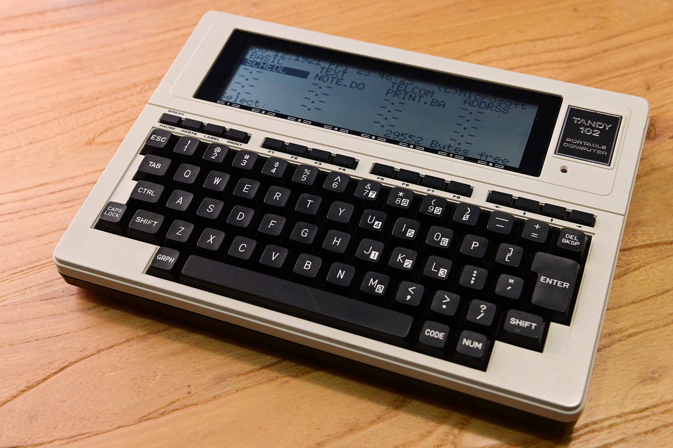 传奇100——TRS-80 Model 100 - GeekLogic